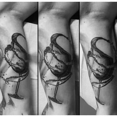Minimalista tatuaje copa de vino derramada a 2 significados