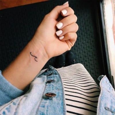3 significados en tatuajes de olas de mar varios estilos